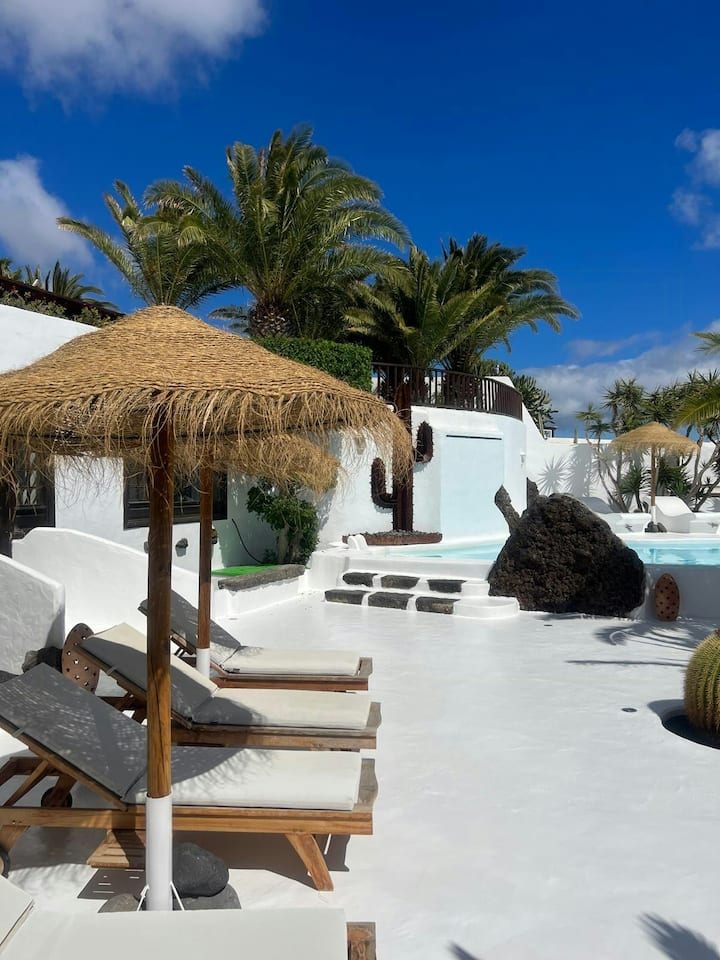 18th-century Villa With Ocean Views In Lanzarote - Lanzarote