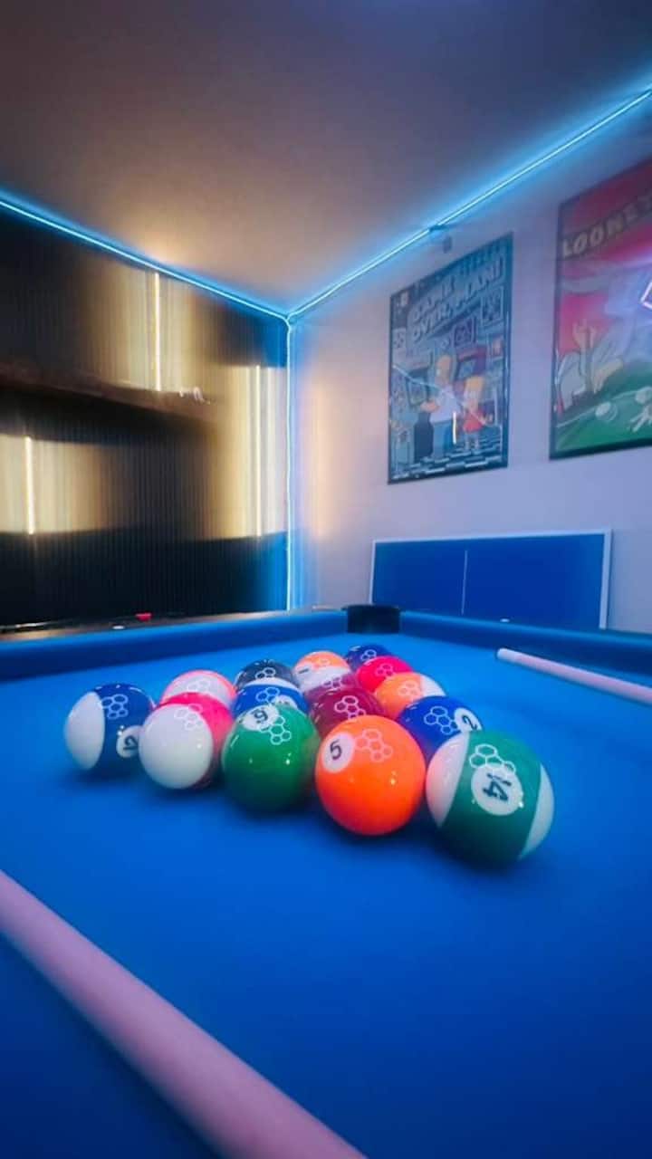 Theater • Game Room • Fire Pit • Grill • Sleeps 15 - Birmingham, AL
