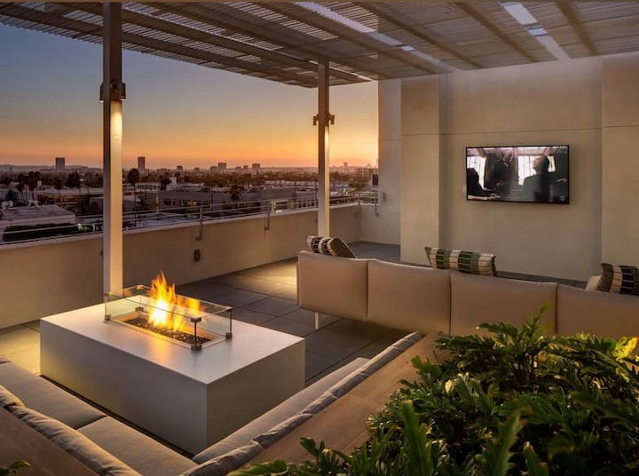 Spacious 1br/1br• Pool & Free Parking • Weho - West Hollywood