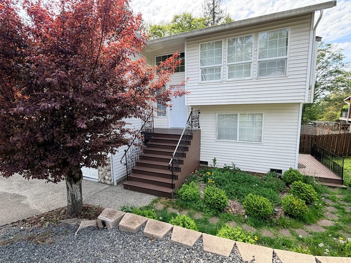 Bright Home With Garden View & Cozy Vibes - Marysville, WA