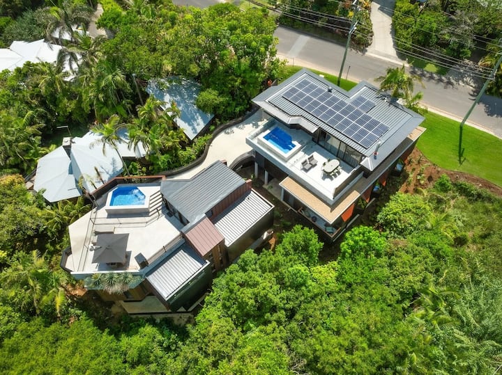 Kalio | 8 Bed Compound, 2 Pools, Above Wategos - Byron Bay