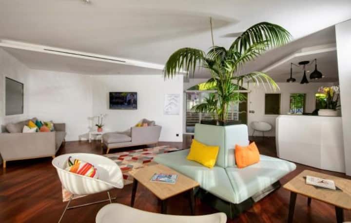 Studio Lumineux Sur Piscine Idéalement Situé - Mougins