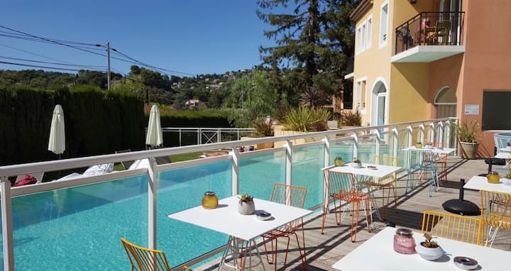 Studio Lumineux Sur Piscine Idéalement Situé - Mougins