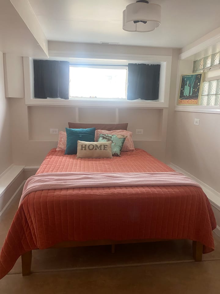 Kid- And Dog-friendly 2-br Near Downtown Chicago - Chicago, IL