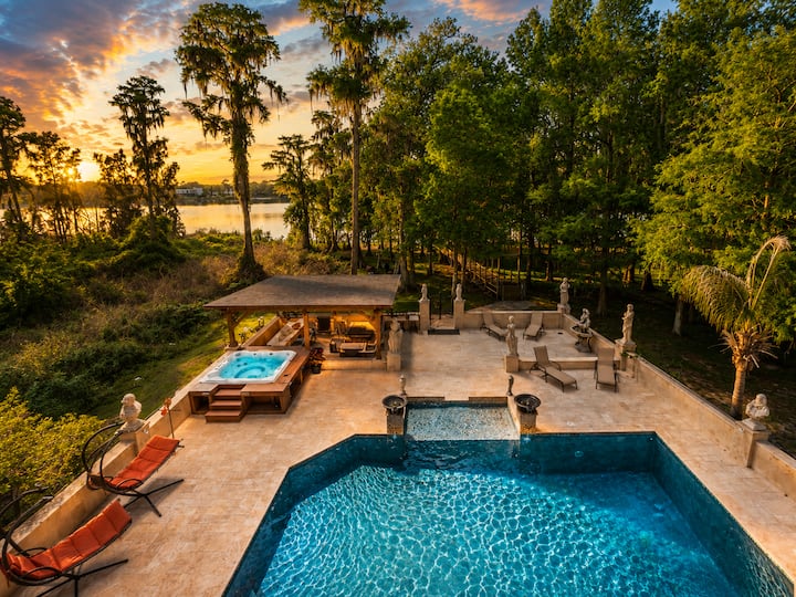 Lakefront Retreat Near Disney W/ Pool & Theater - Orlando, FL