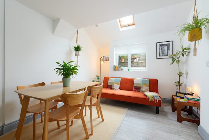 Victorian Two Bedroomed Garden Apartment - Folkestone