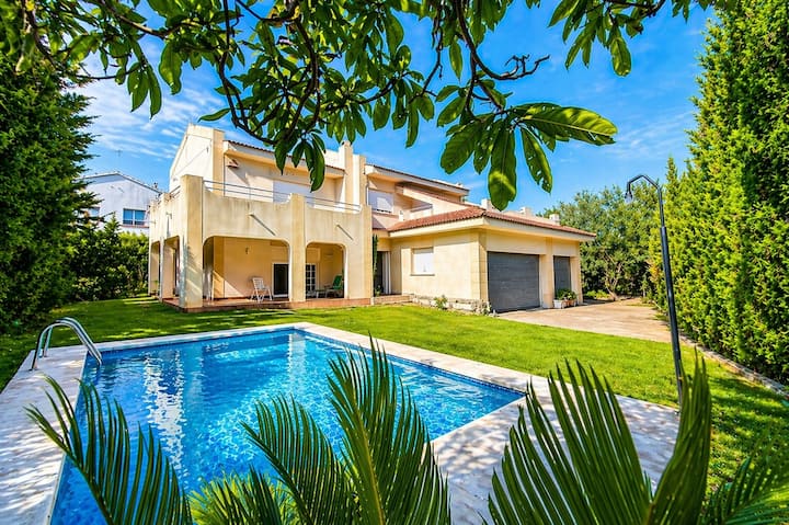 Big Family House Next To The Beach - Calafell