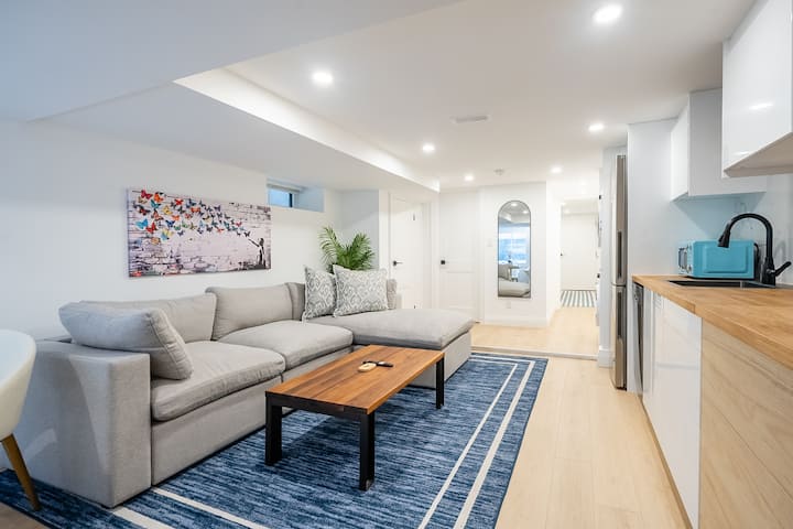 Stylish 1 Bd W/ Private Bath | The Wychwood - Toronto