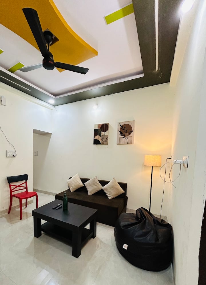 Couple & Family Friendly - Party And Comfort Place - Pithampur