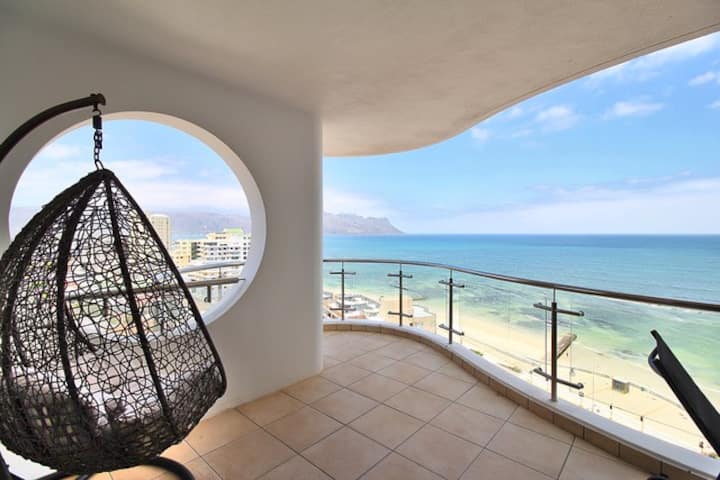 Beachfront Apartment With Sea- And Mountain Views - Somerset West