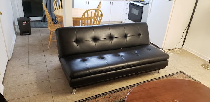 1 Bedroom Basement Apartment. Separate Entrance. - Mississauga