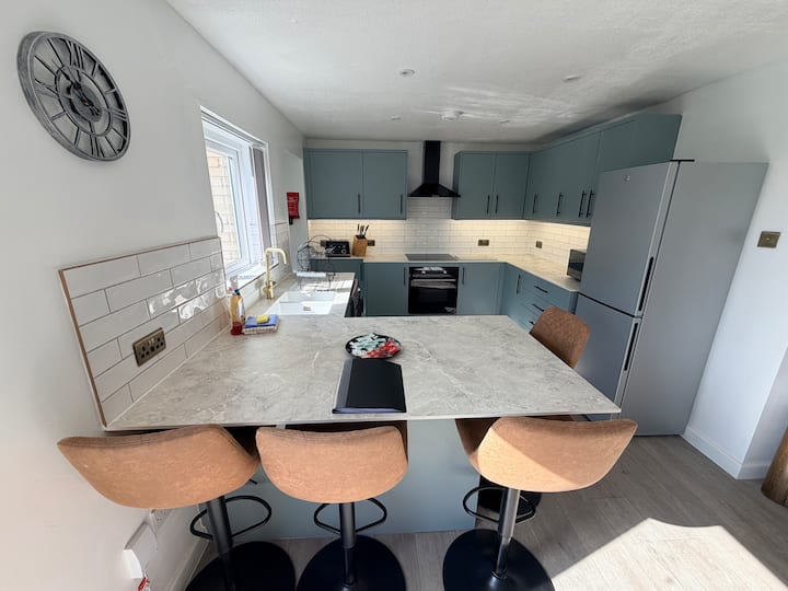 Large 4-bed Home In Canterbury Ideal For Families - Canterbury