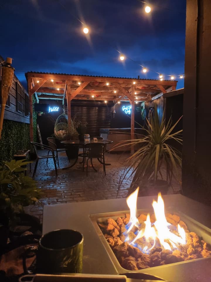 Jungle Beach House: Portrush Hot Tub On Request - Portrush