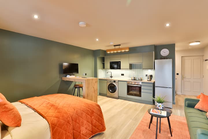 Brand-new Modern Studio With Private Parking - Bicester