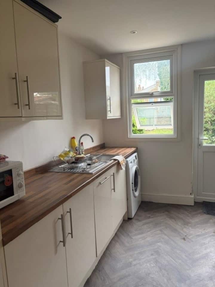 Three Bedroom Victorian Villa - Hounslow