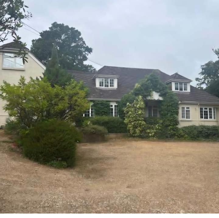 Holmwood Studios, Parley Cross. - Ringwood