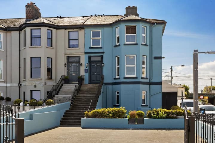 Seafront End-of-terrace With Panoramic Views - Greystones