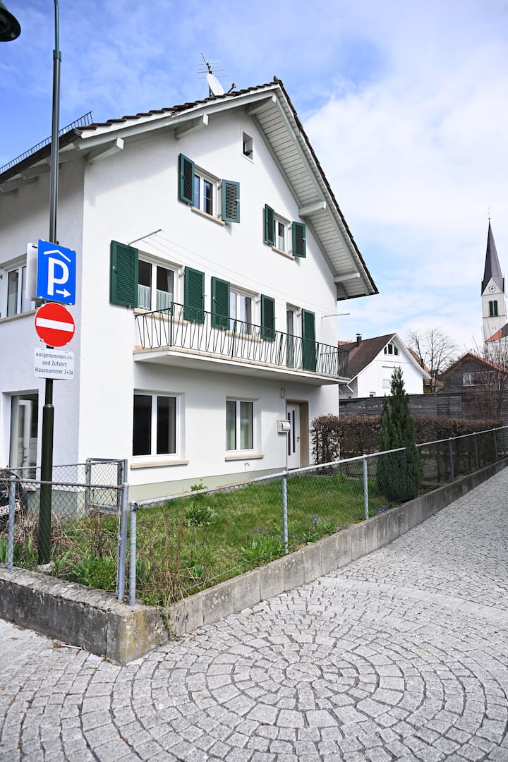 Zentrale Wohnung Mit Fitnessstudio & Stil - Bodensee