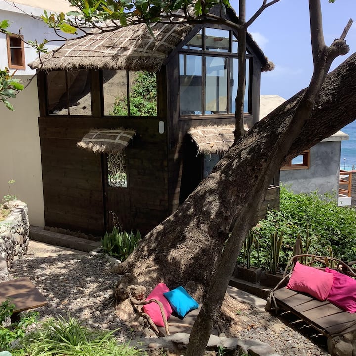 Authentic Vertical Tiny Wood House With Pool - Cap-Vert