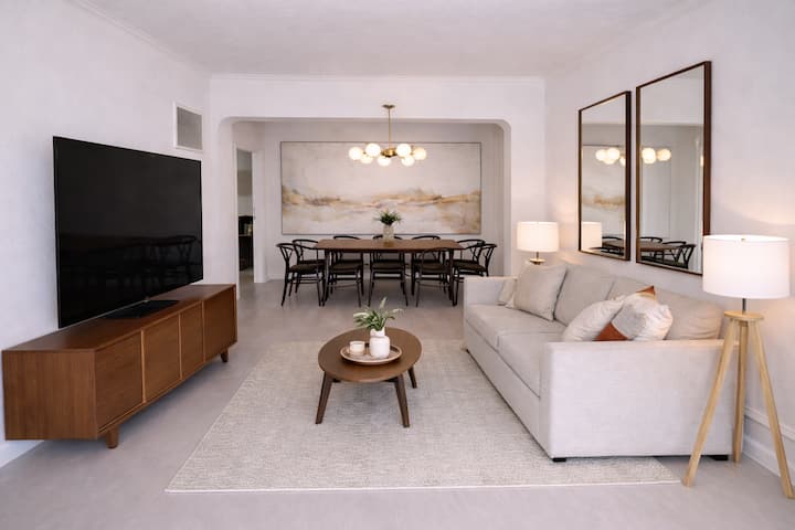 Stylish Hollywood Retreat Near Beach & Hard Rock - Hollywood, FL
