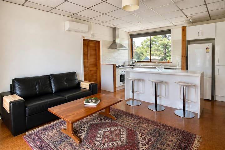 Aldinga Beach & Scrub 
2br Coastal Escape - Aldinga