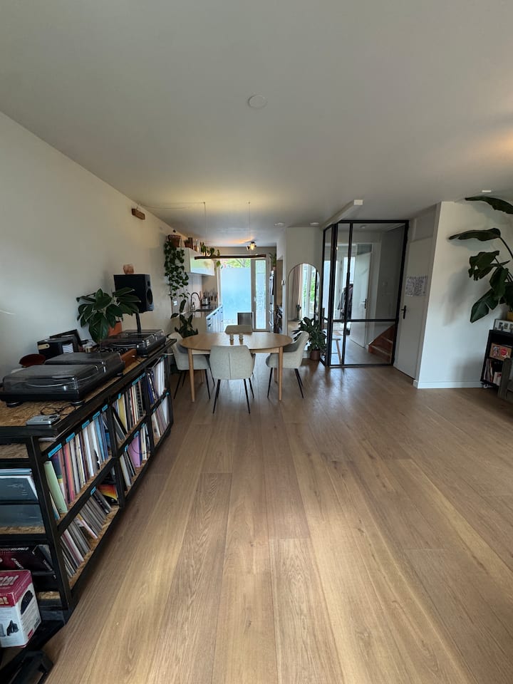 Lichte, Ruime Woning Met Tuin In Amsterdam - Ámsterdam