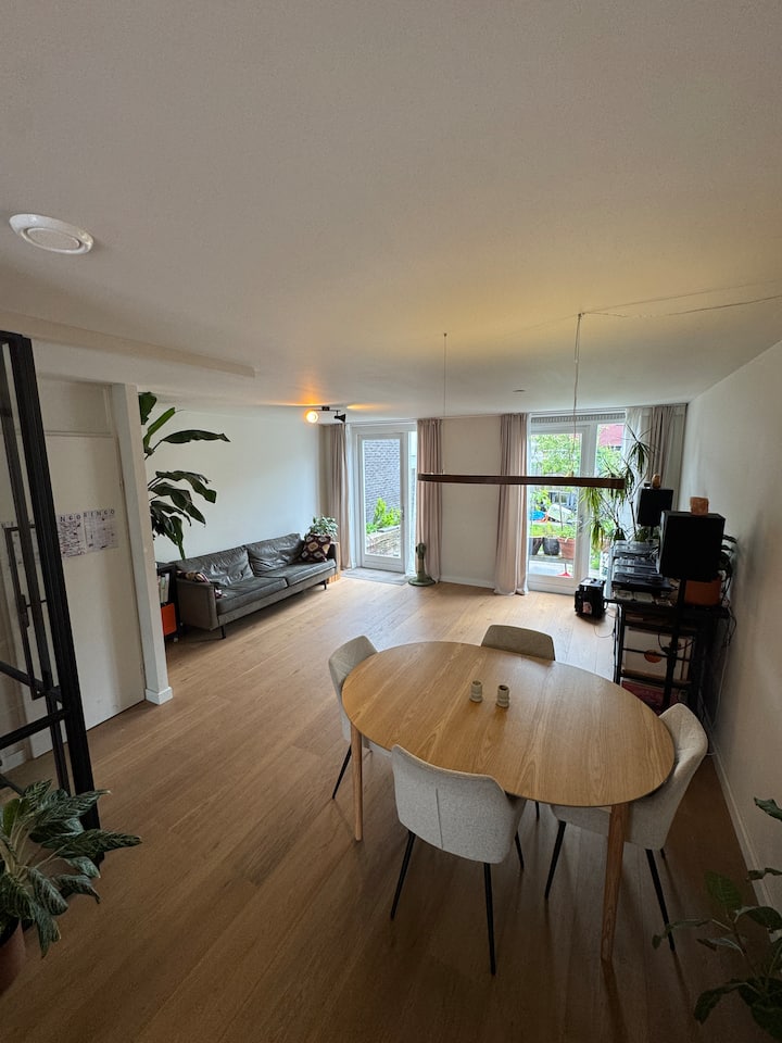Lichte, Ruime Woning Met Tuin In Amsterdam - Amsterdam