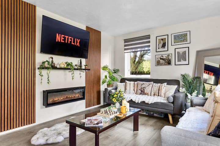 City Apartment & Free Parking | Sleeps 4 - York