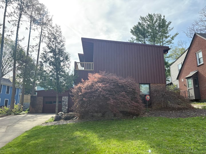 Modern West Side Retreat-sleeps 12, Walk To Town - Ann Arbor, MI