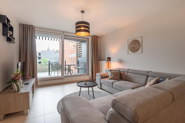 Cozy Coastal Stay 2br, Terrace & Garage - Ostende
