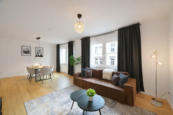 For Families & Groups: House With 2 Apartments - Krefeld