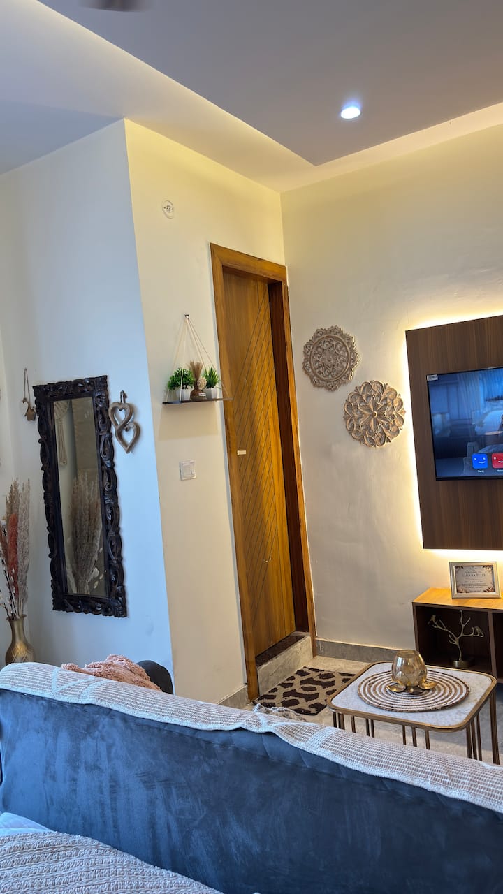 Luxury Ganga View Studio With Balcony - Rishikesh