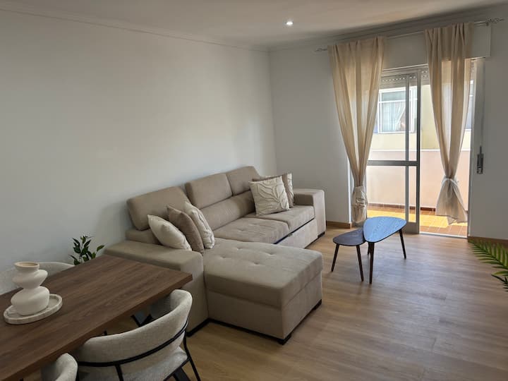 Apartamento Moderno Com Varanda Em Olhão - Faro
