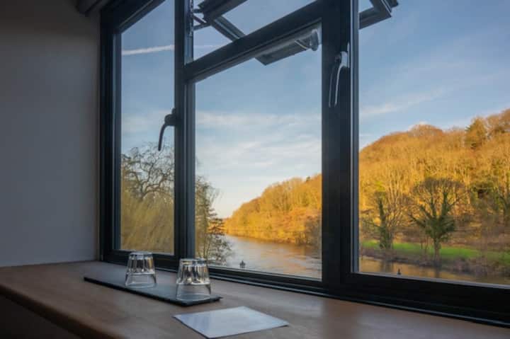 Coppett Room At Ye Old Ferrie Inn - Symonds Yat