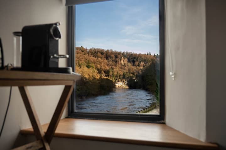 Peregrine Room At Ye Old Ferrie Inn - Symonds Yat