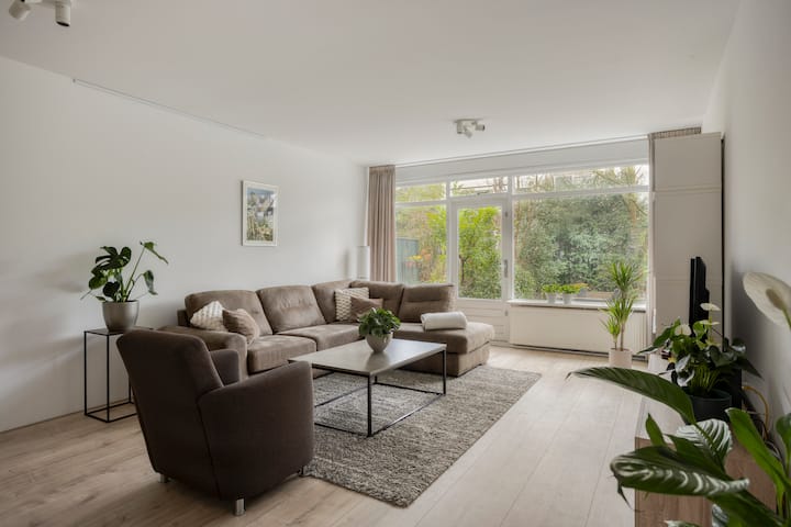Bright Family Home W/ Garden Near Amsterdam - Zaandam