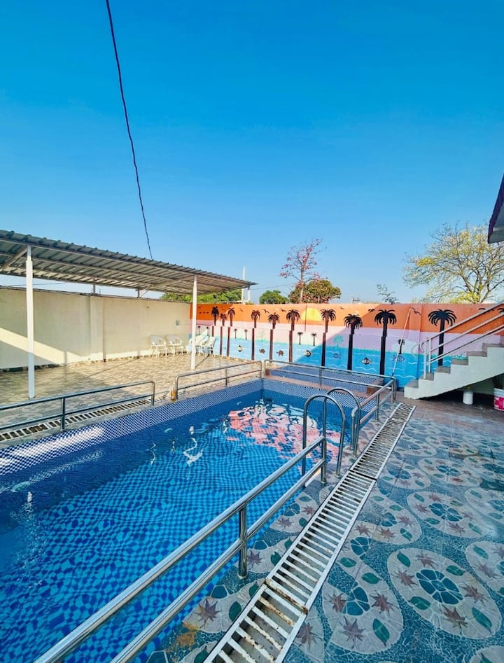 Luxurious Farm Gateway - Bhopal