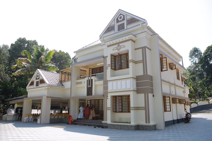 Your Home Away From Home
Cozy Stay - Kothamangalam