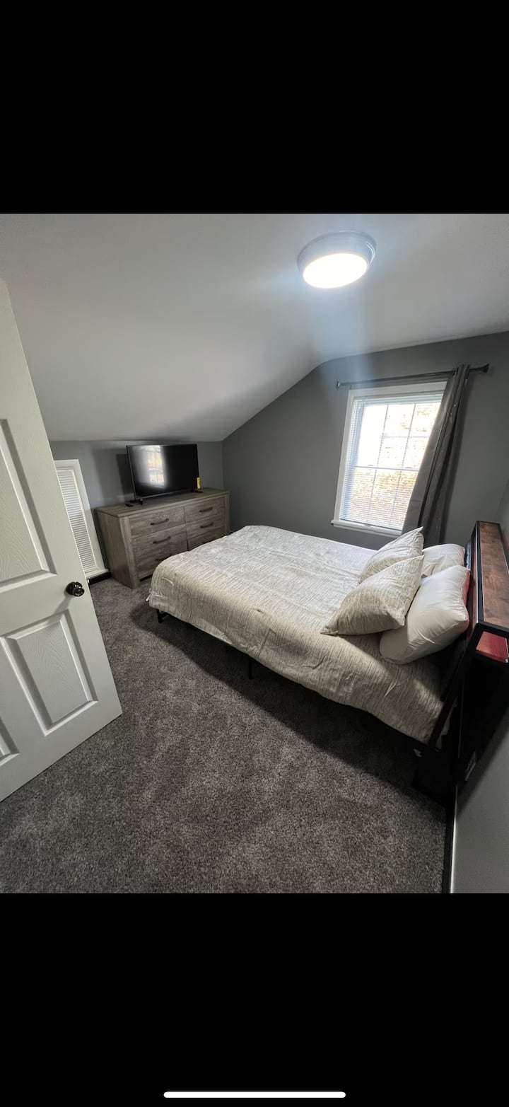 Luxurious Living, Fully Renovated House! - Marblehead, OH