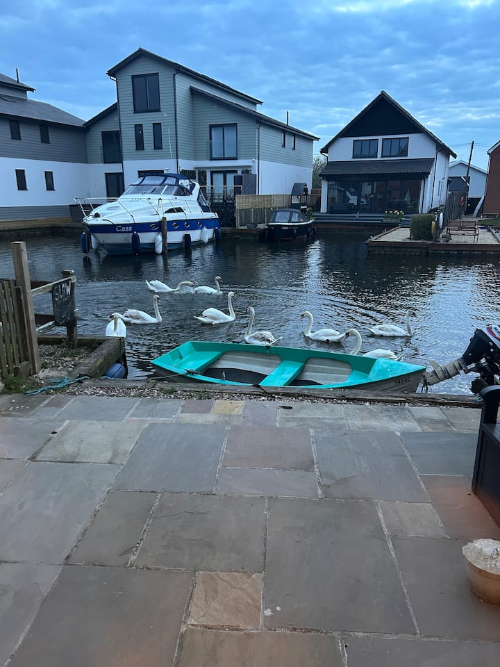 River Front Home - Wroxham