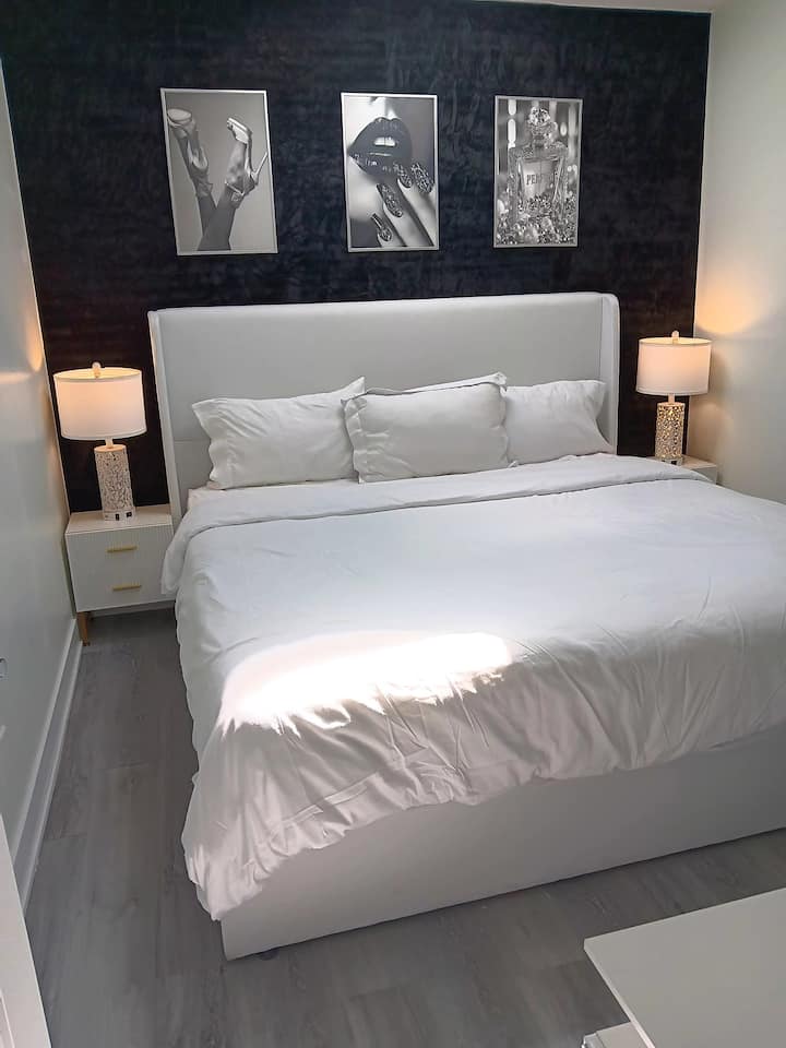 Charming Cozy Condo In The Heart Downtown Toronto - Toronto
