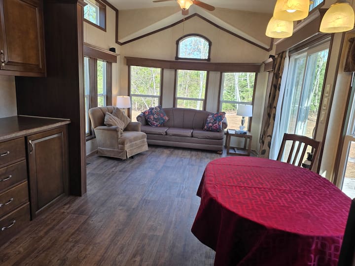 Cozy Home For Rent - Ontario 60
