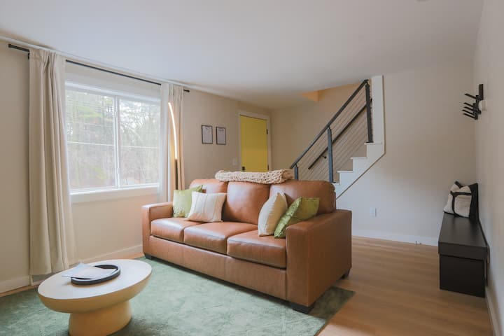 Shoreline Scandi Suite | Townhouse Near Trails - Colchester, VT
