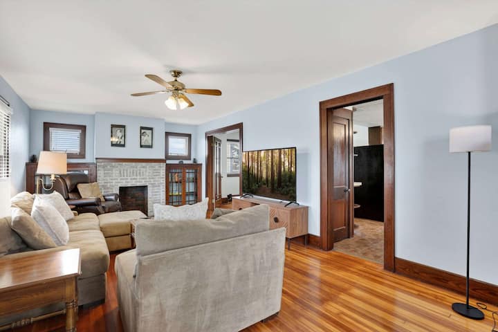 Charming Newark Home|king Bed+theater Room - Newark, OH