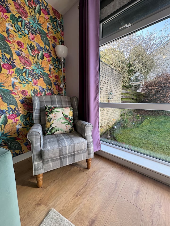 Stylish Cottage Near Stirling + Parking & Pets - Stirling