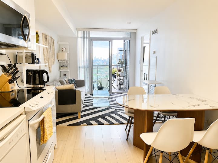 270° Sunset Views! Chic 1br+1 Den Near Cn Tower - ミシサガ
