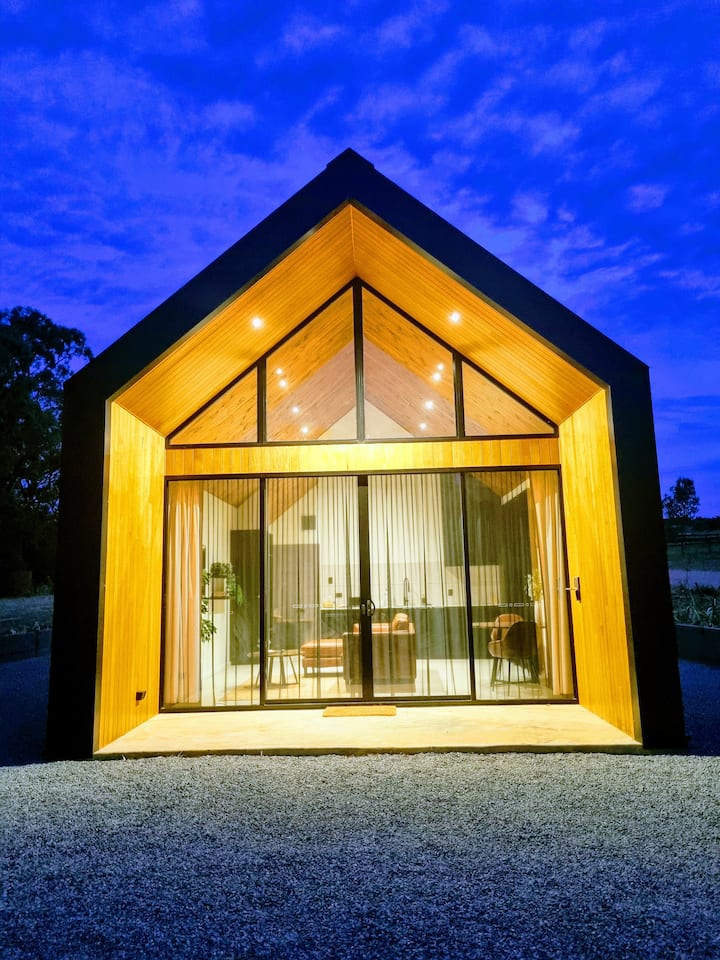 Nature + Luxury Home | Hills Stay | Palamino Suite - One Tree Hill