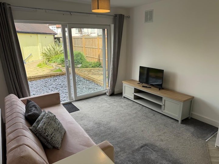 Newly Refurbished Ground Floor Apartment (Parking) - Surbiton