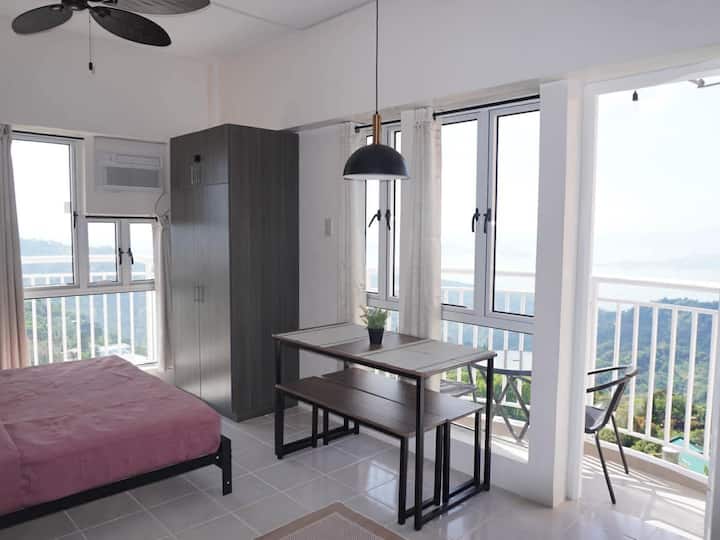 Best Value Stay• Clean, New & Amazing View - Tagaytay