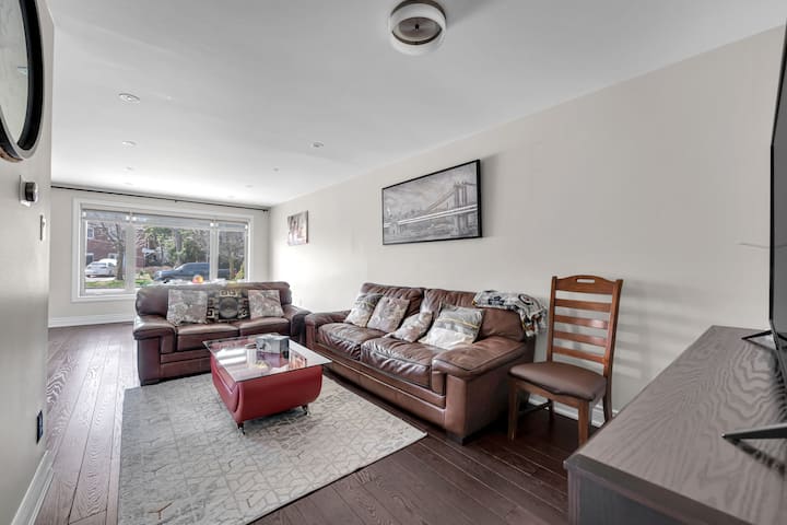 4br Family Home With Backyard & Parking - Toronto